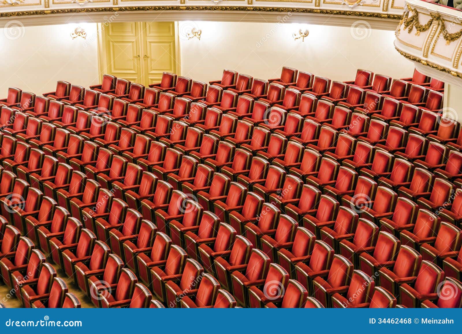 Auditorium Der Berühmten Semper-Oper in Dresden Redaktionelles ...