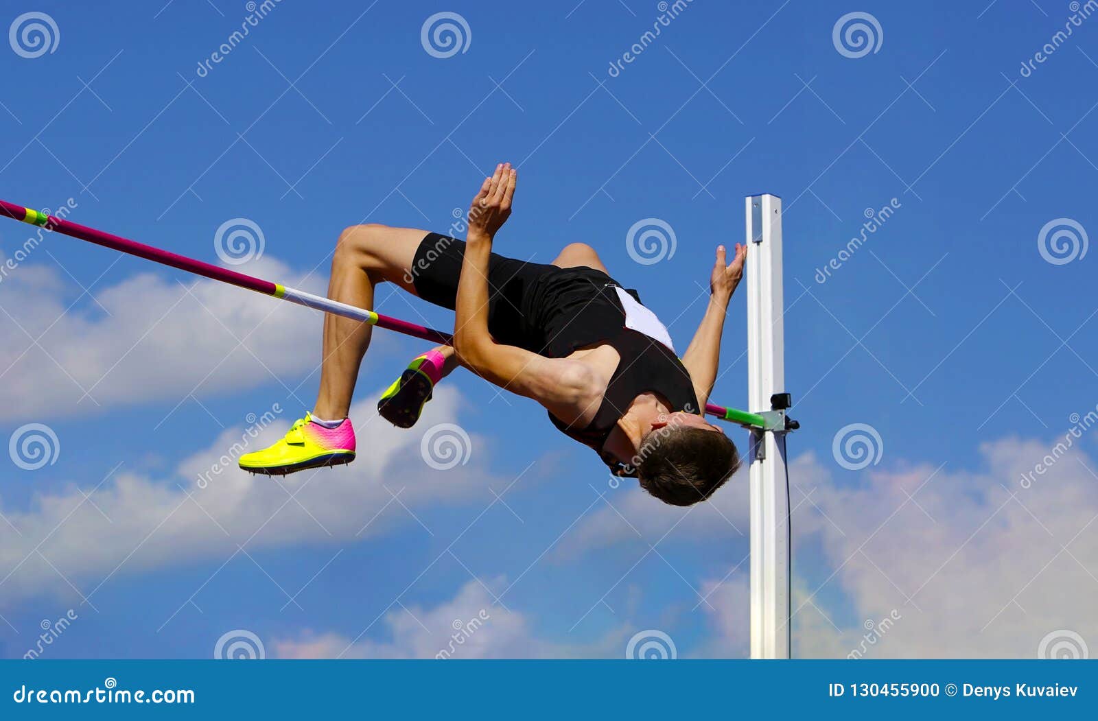 Auf dem Hochsprung redaktionelles bild. Bild von athletik - 130455900