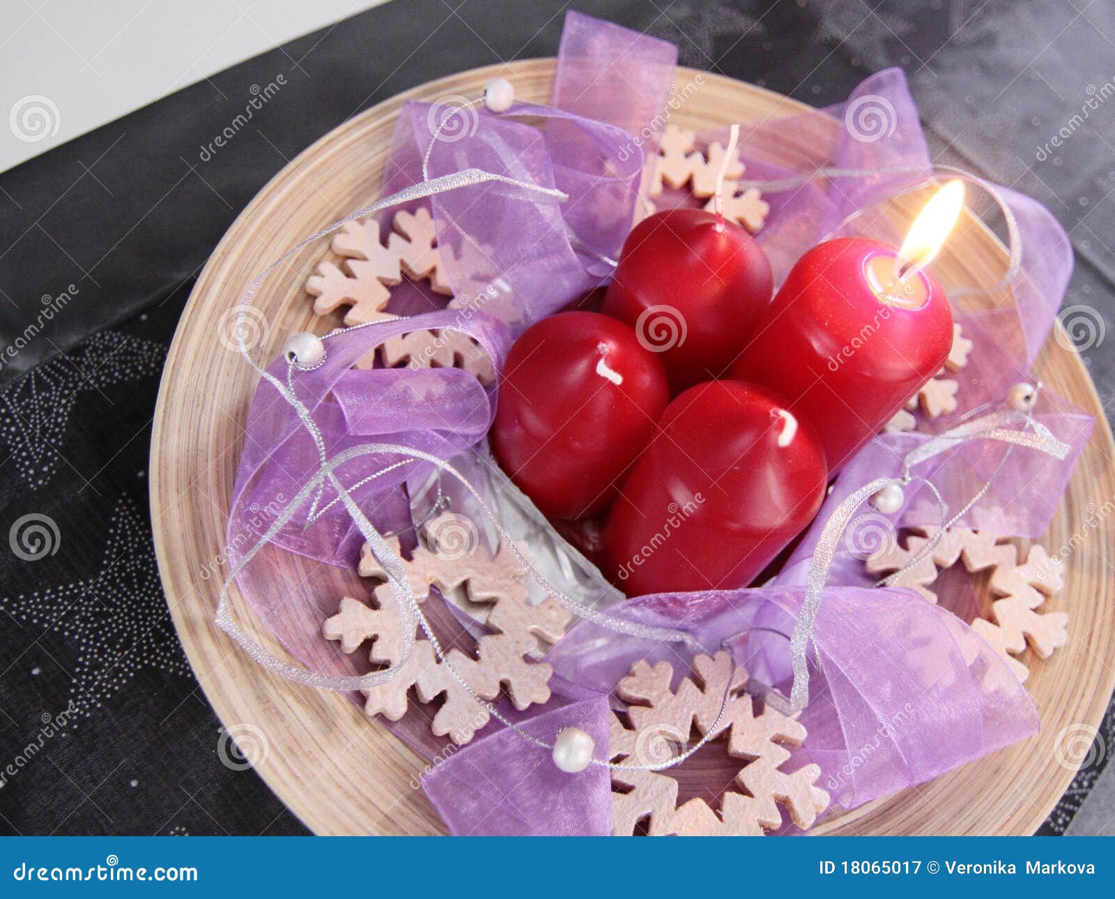 Aufkommen Wreath stockbild. Bild von nacht, glühen, schneeflocke - 18065017