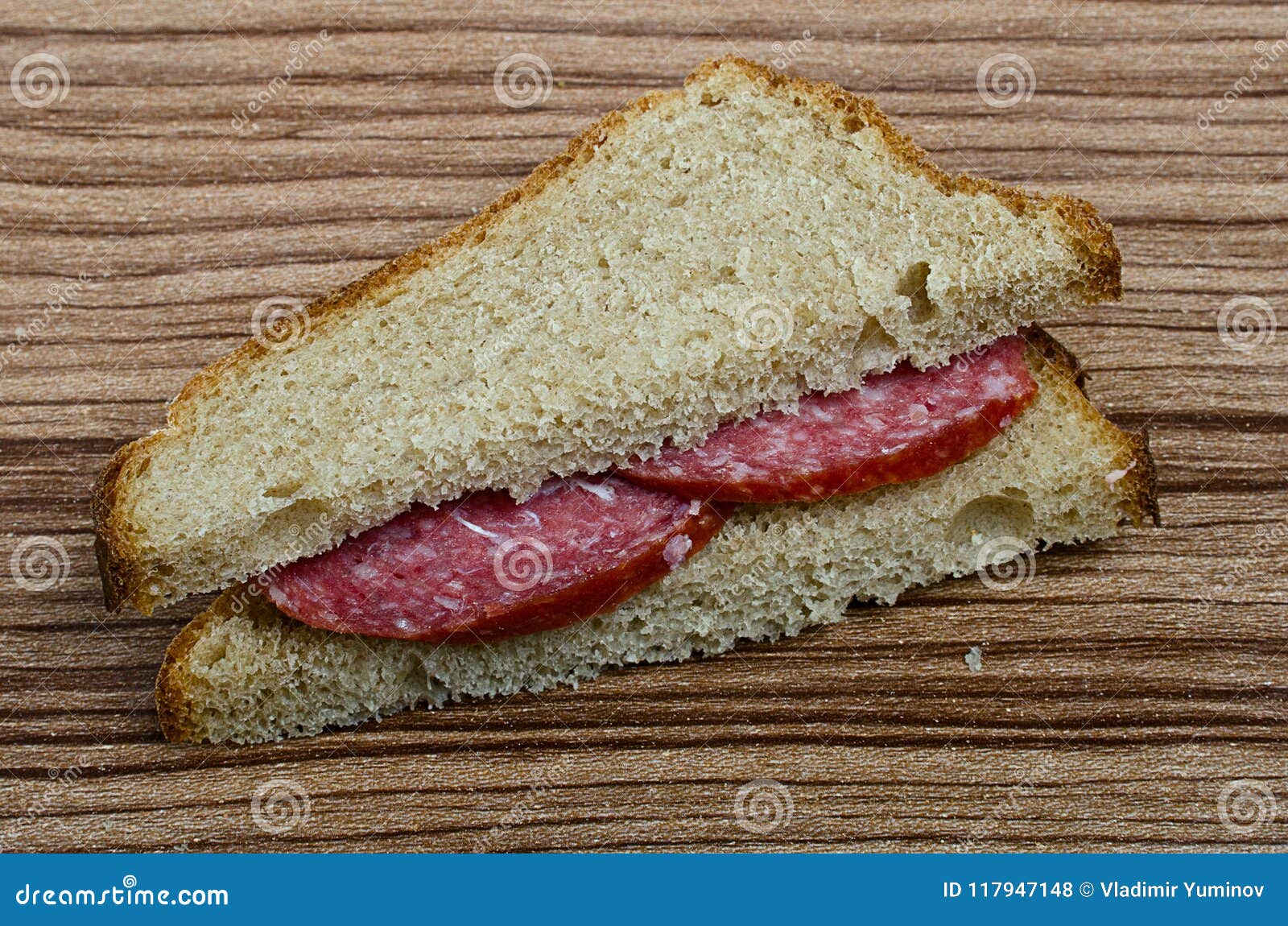 Aufschnitt Mit Wurst Und Brot Stockfoto - Bild von sandwich, schneiden ...