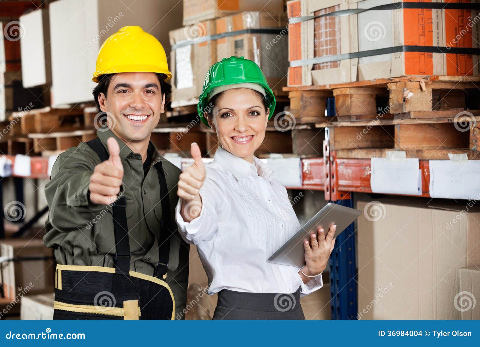 Aufsichtskraft Und Vorarbeiter Gesturing Thumbs Up Stockfoto - Bild von ...