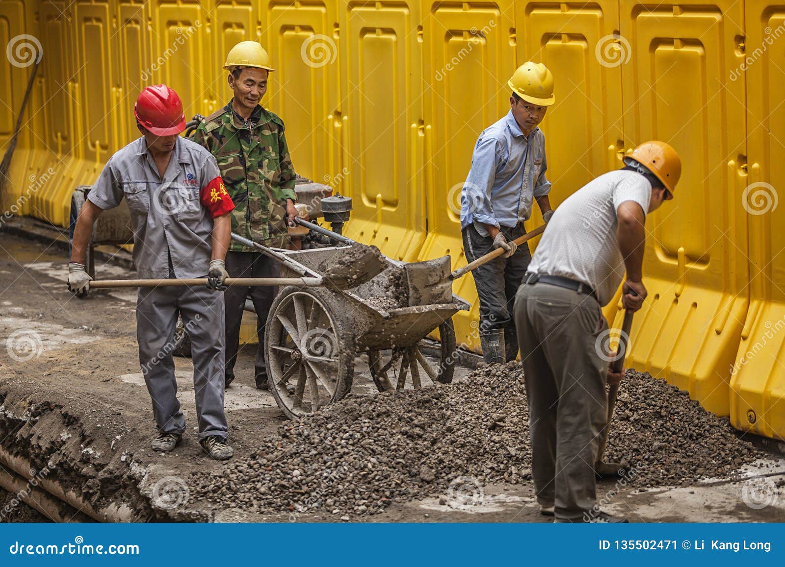 Migrant workers working editorial photo. Image of worker - 135502471