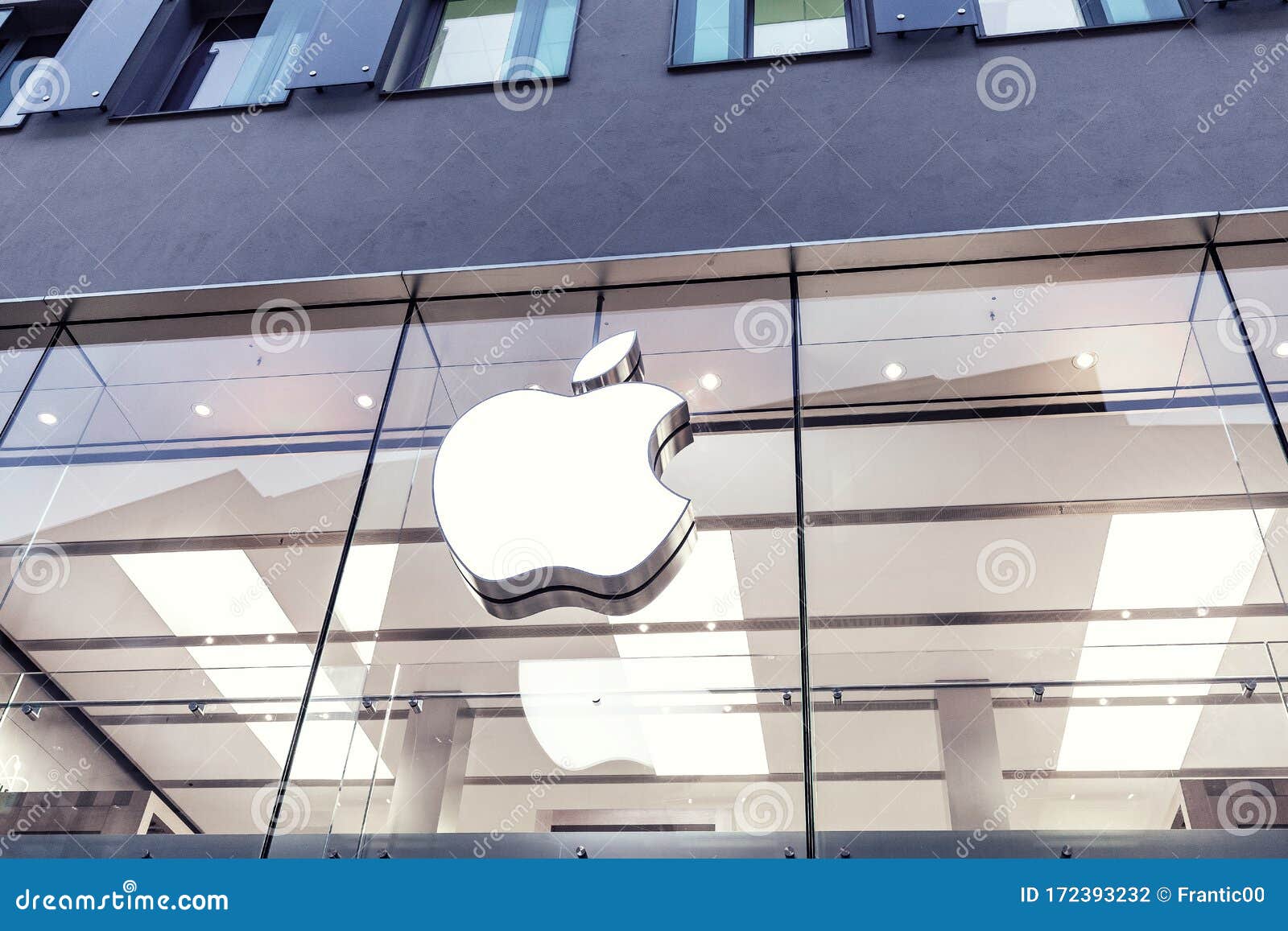 Apple Logo Close-up at the Store Editorial Photography - Image of icon ...