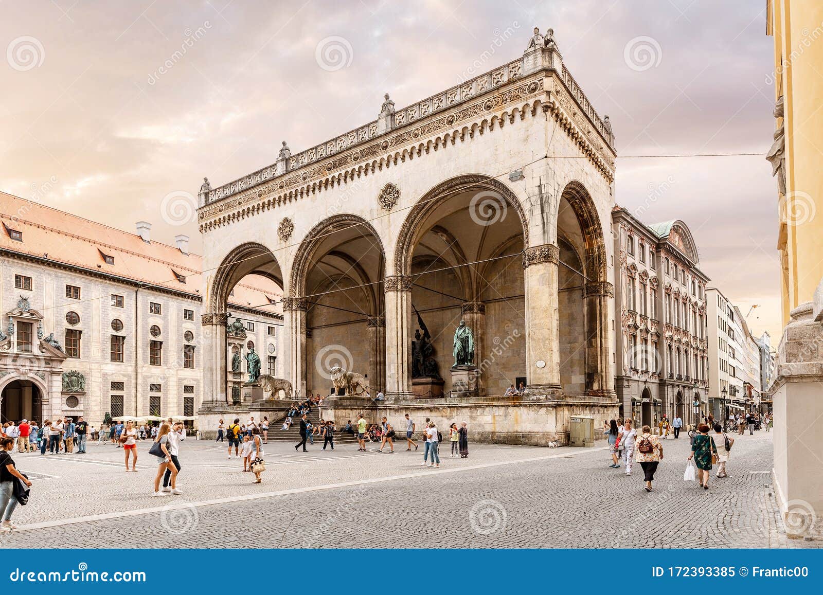 Feldherrnhalle Monument at the Odeonsplatz Editorial Image - Image of ...