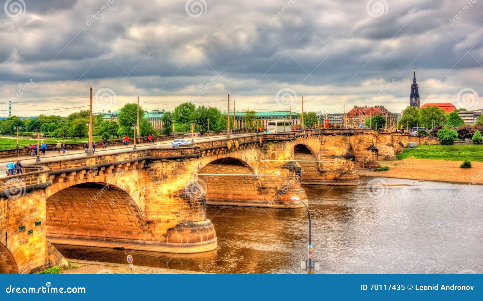 Augustus Bridge - Augustusbrucke Sopra Il Fiume Elba a Dresda Immagine ...