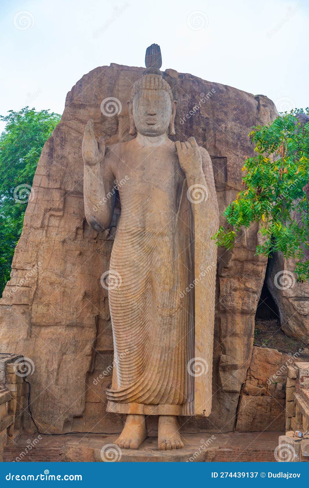 Aukana Buddha Statue in Sri Lanka Stock Image - Image of vihara ...