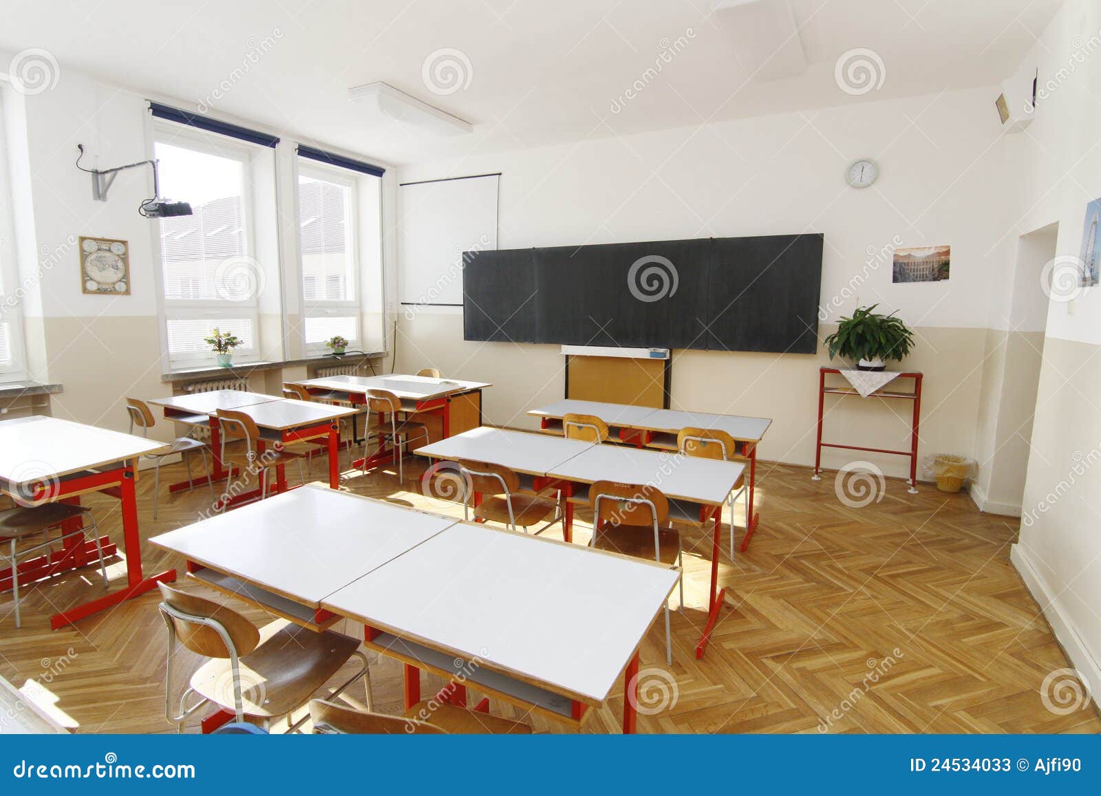 Aula immagine stock. Immagine di tabella, classe, scuola - 24534033