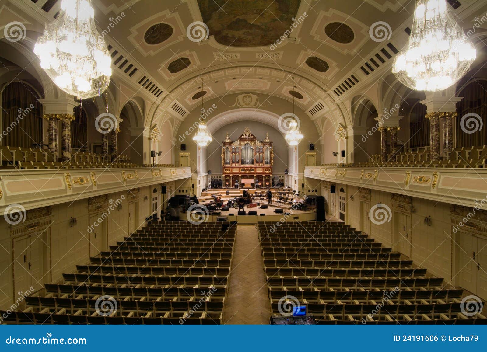 Aula UAM in Poznan redaktionelles foto. Bild von montage - 24191606