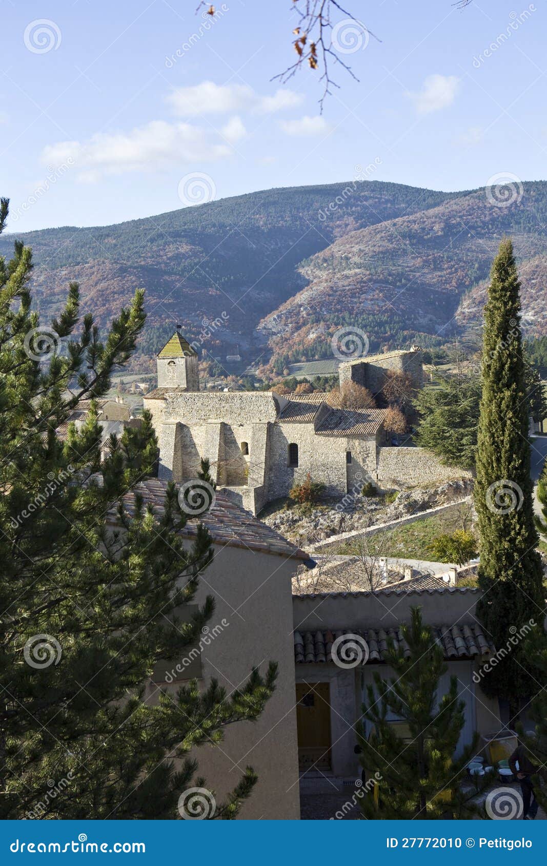 Aurel 库存照片. 图片 包括有 村庄, 普罗旺斯, 结构树, 典型, 法国, 干燥, 拱道, 教会 - 27772010