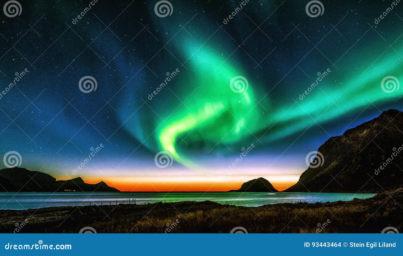 Aurora Borealis E Por Do Sol Foto de Stock - Imagem de nave, inverno ...