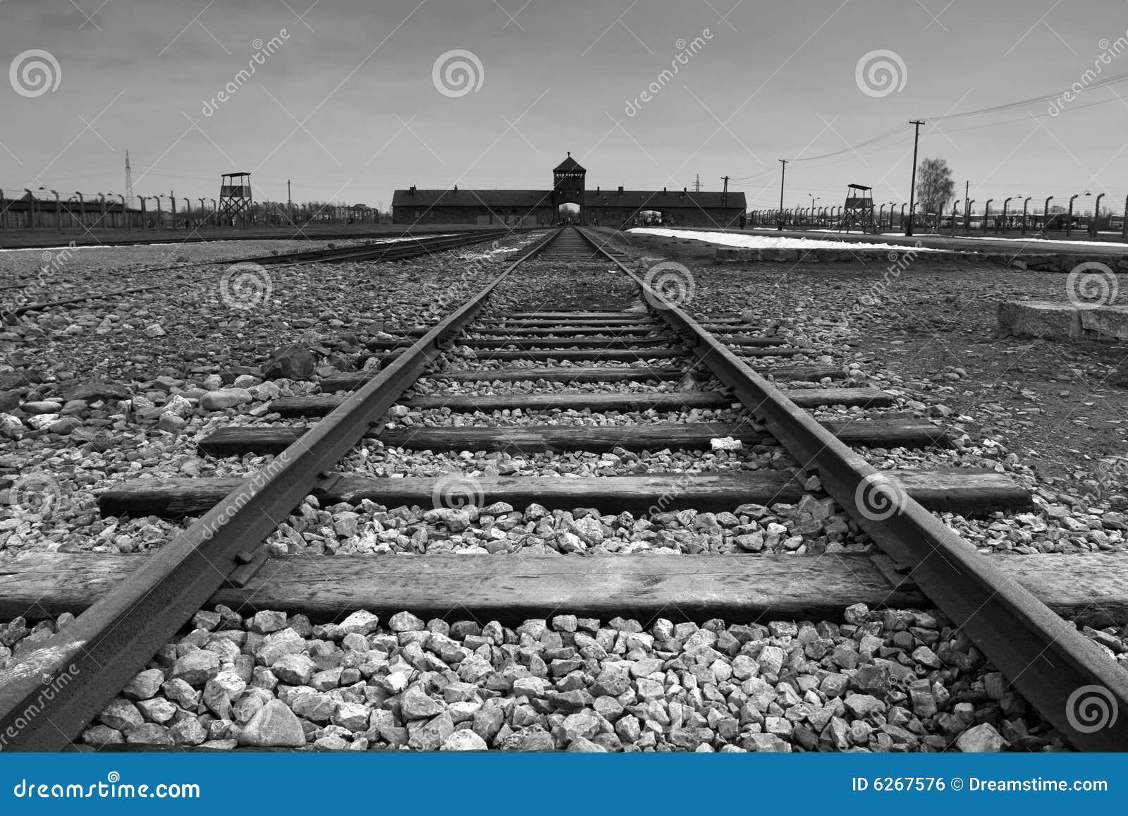 Auschwitz - Birkenau Entrance Editorial Photo - Image of auschwitz ...