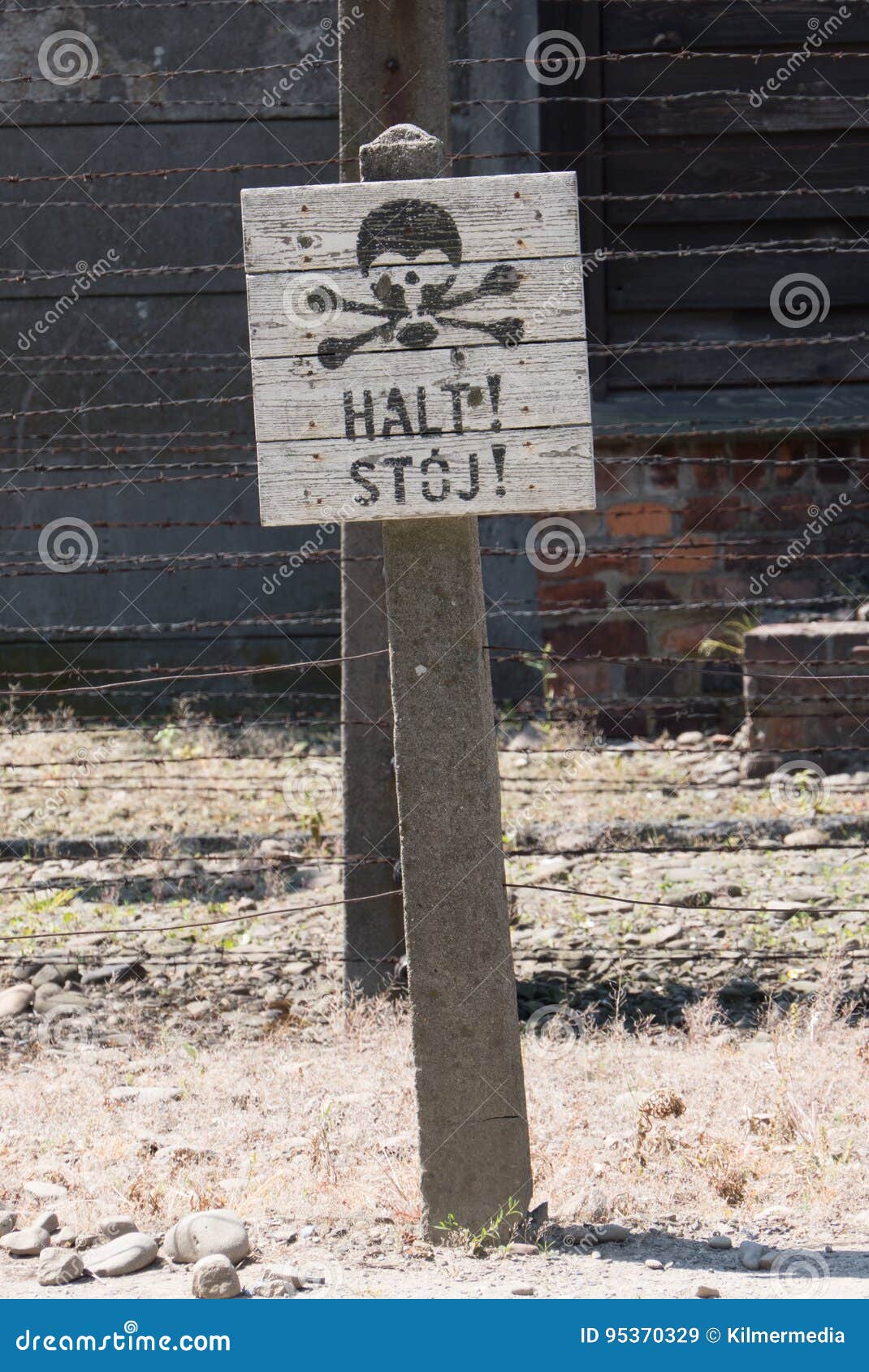 Auschwitz-HALT! STOJ! Warnzeichen Redaktionelles Stockbild - Bild von ...