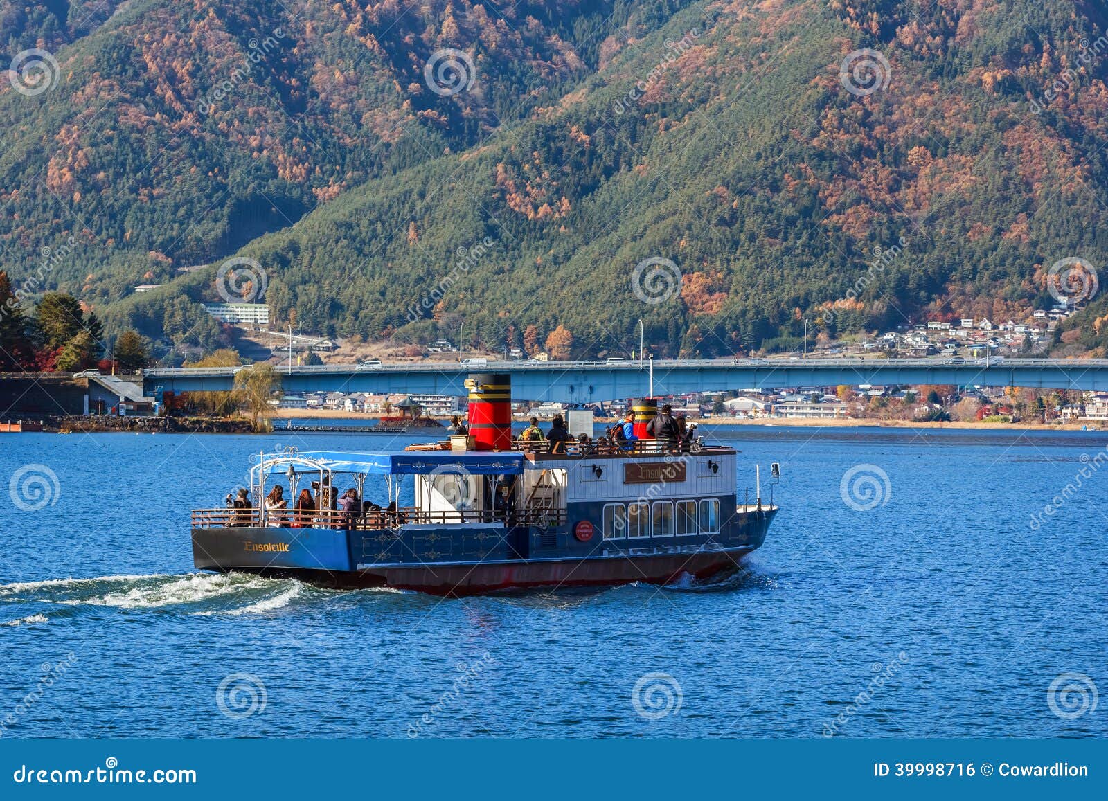 Ausflug-Boot am See Kawaguchiko Redaktionelles Foto - Bild von asien ...