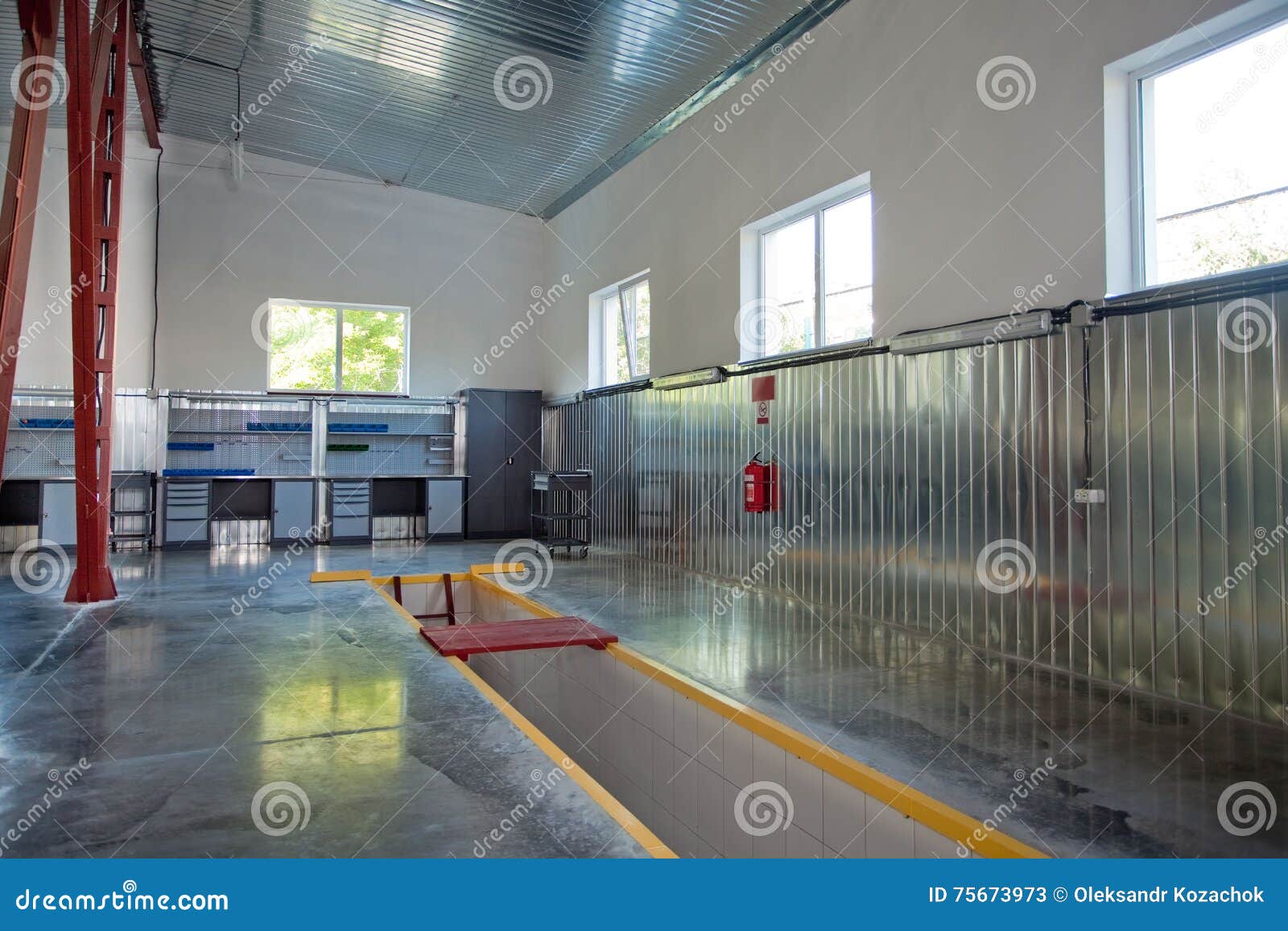 Auso Service Garage. Inspection Pit Stock Image - Image of gate ...