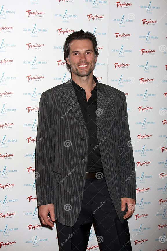 Austin Peck editorial image. Image of arriving, peck - 24037480