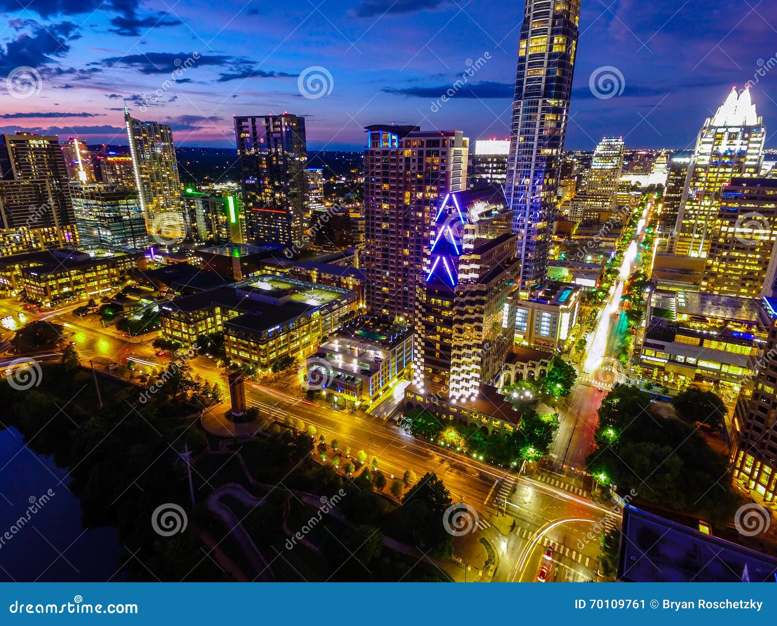Austin Texas Night-tijdcityscape Over De Wolkenkrabbers Van De ...
