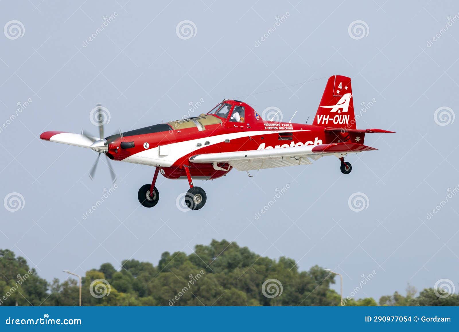 Australian Air Tractor Landing Editorial Stock Image - Image of ...