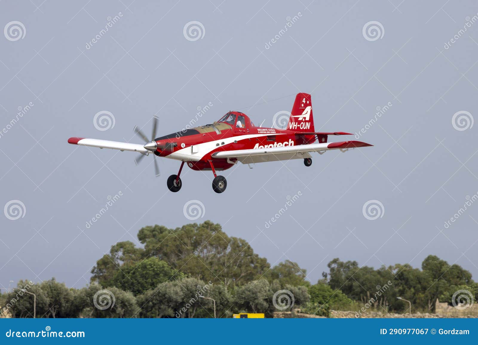 Australian Air Tractor Landing Editorial Photography - Image of force ...