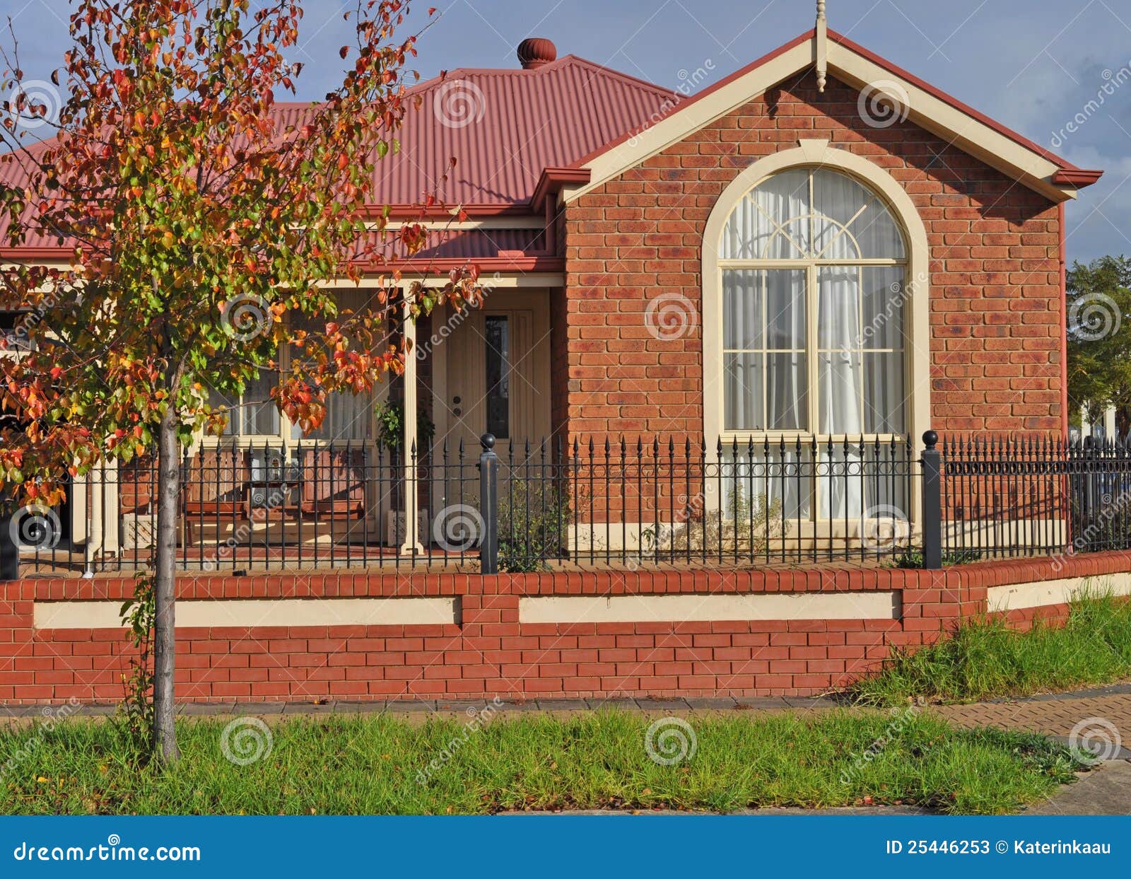 Australian family house. stock image. Image of mansion - 25446253
