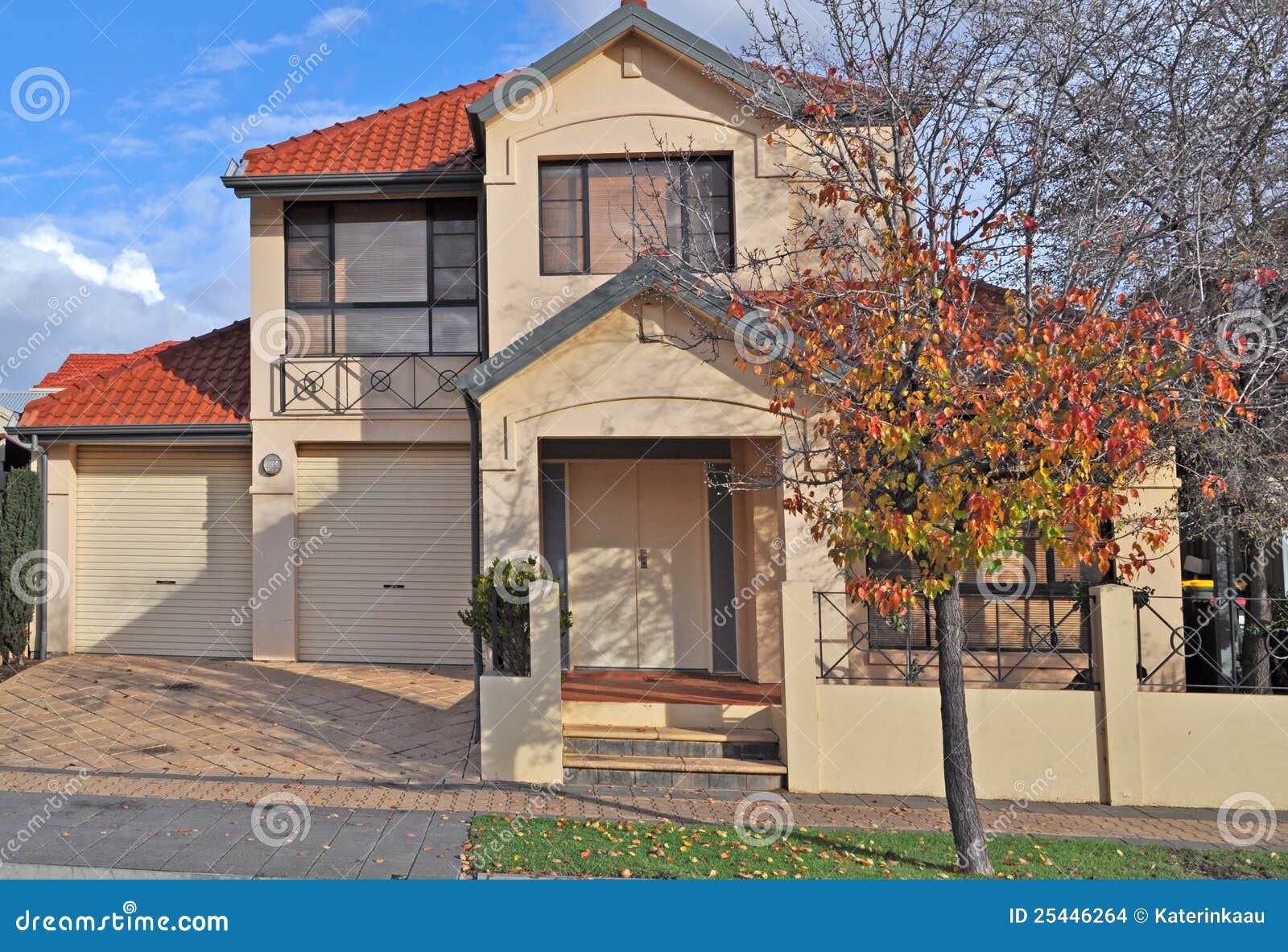 Australian family house. stock photo. Image of landscaping - 25446264