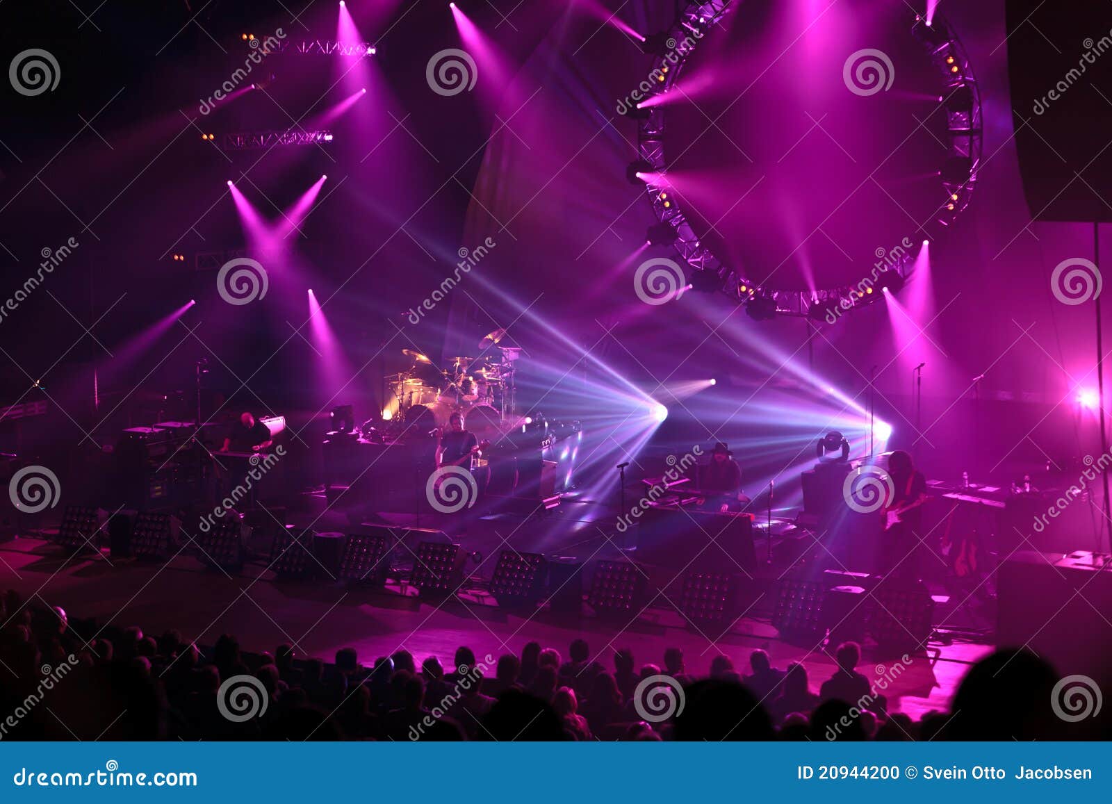 The Australian Pink Floyd editorial image. Image of blue - 20944200