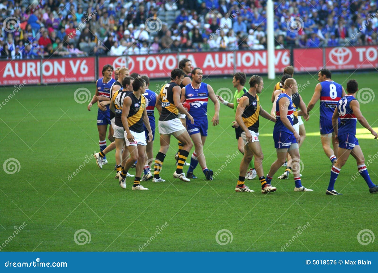 Australian rules football editorial photo. Image of grandstand - 5018576