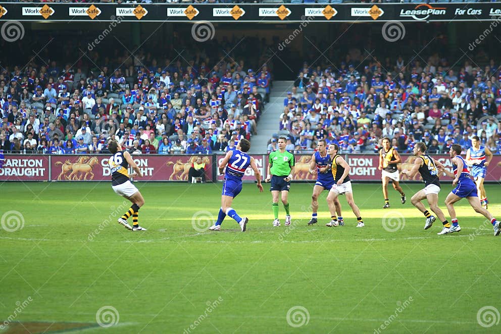 Australian rules football editorial photography. Image of game - 5184142