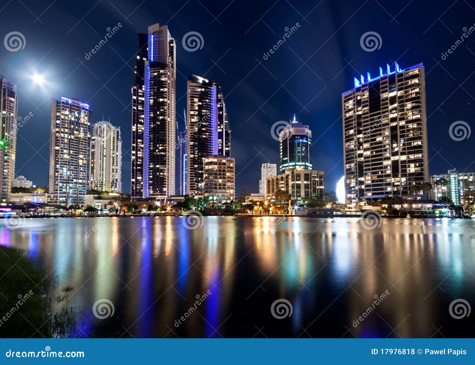 Australische Moderne Stad Bij Nacht Stock Foto - Image of bezinning ...