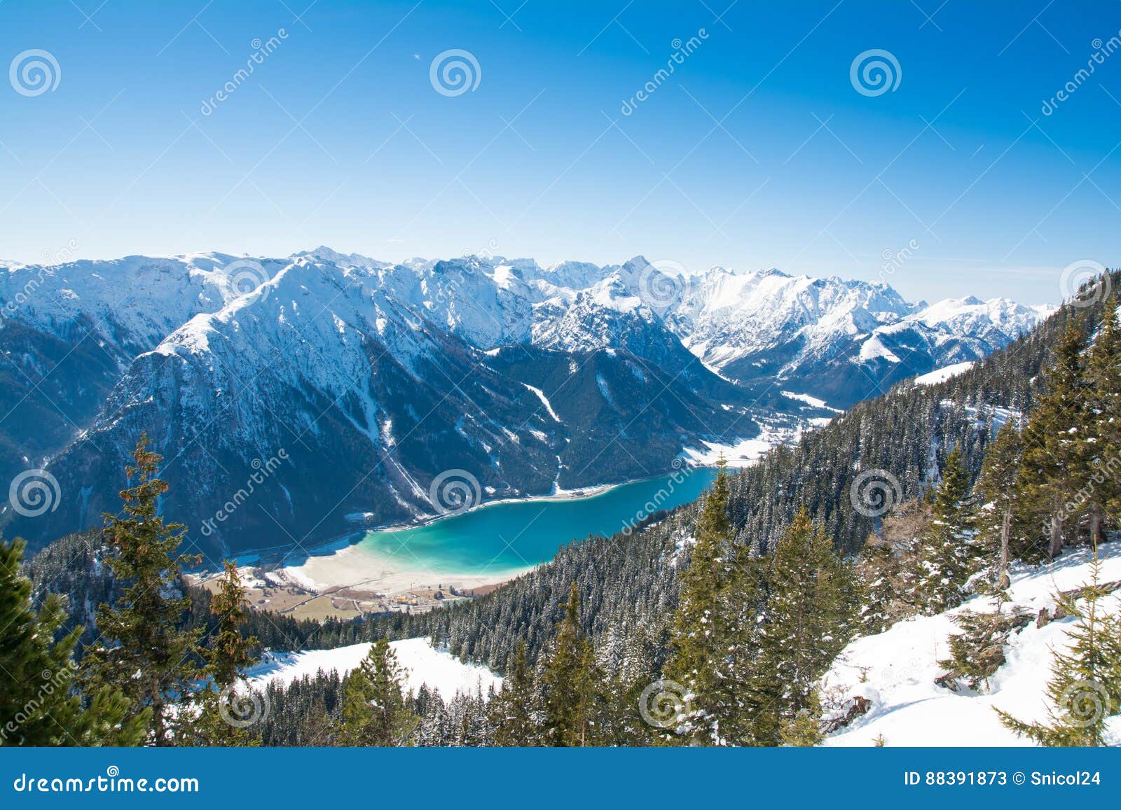 Austria, Lago Achensee En Invierno Imagen de archivo - Imagen de aldea ...