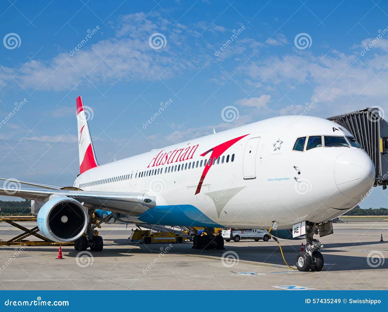 A-319 Austrian Airlines imagen de archivo editorial. Imagen de remolque ...