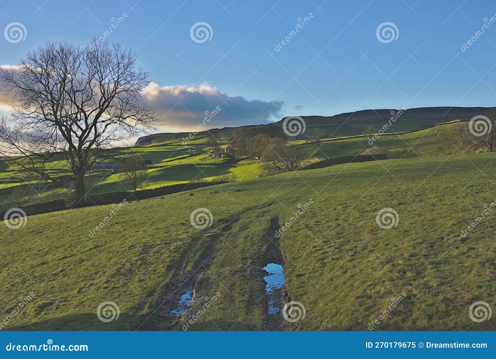 Austwick and Wharfe, Yorkshire Dales, North Yorkshire, England Stock ...