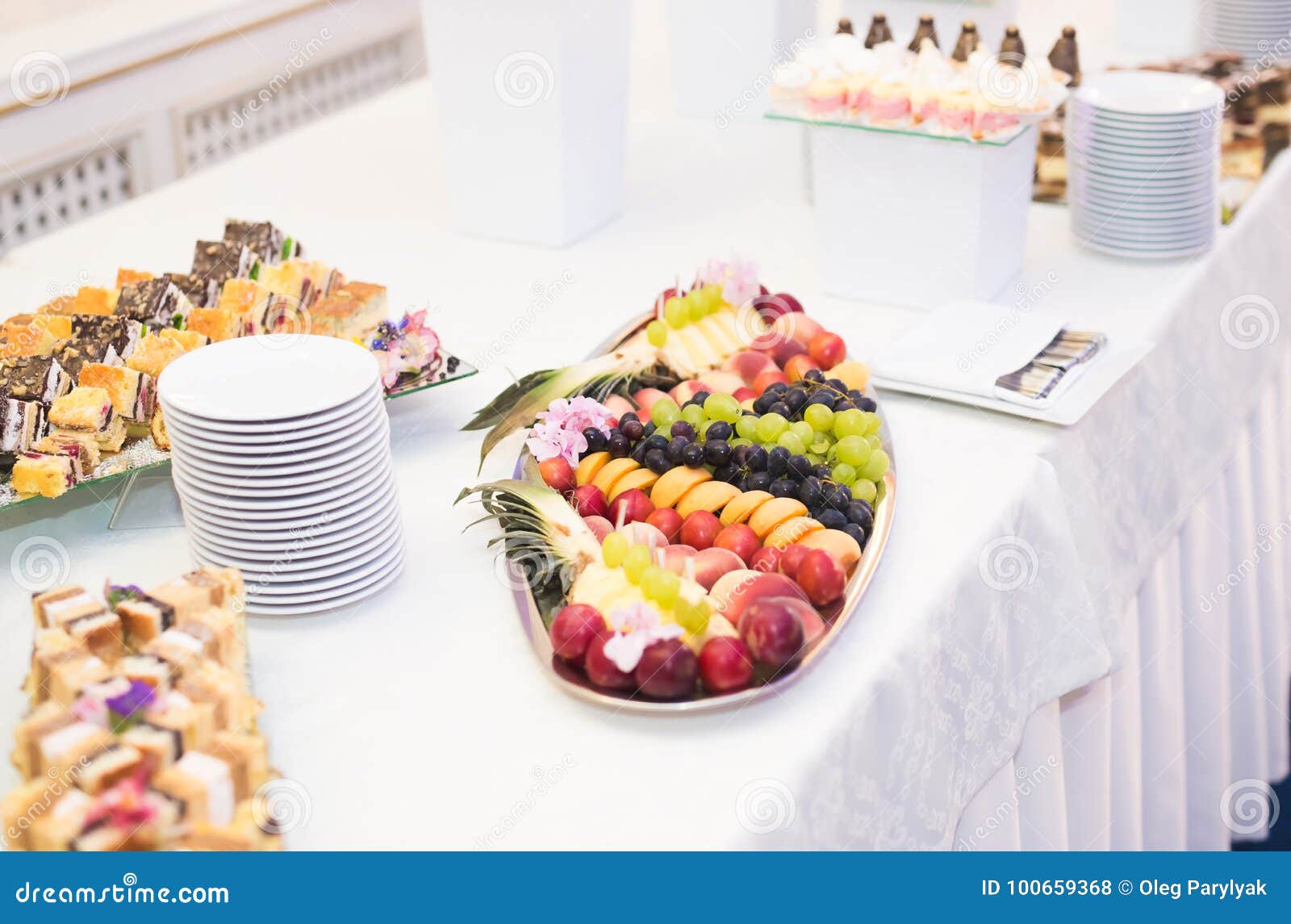 Authentic Buffet, Assorted Fresh Fruits, Berries and Citrus ...