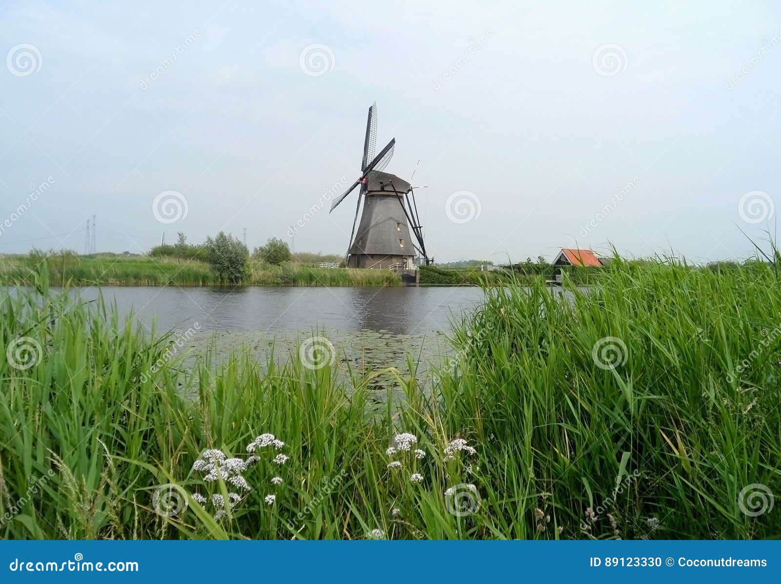Authentic Dutch Windmill at Kinderdijk Windmill Complex Editorial Image ...