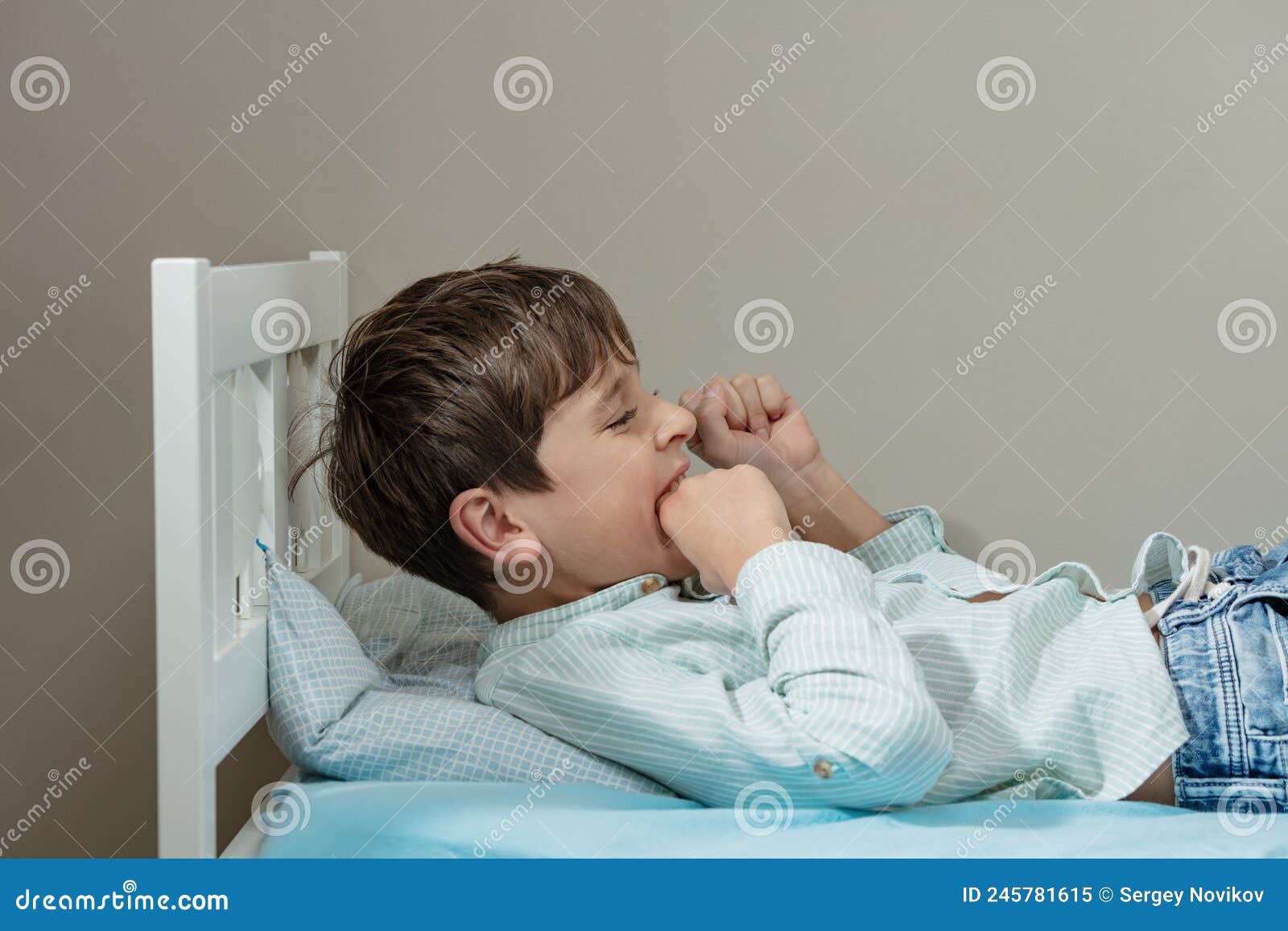 Red Ant Bite The Hand. Ant Biting On The Human Skin For Self-defense ...