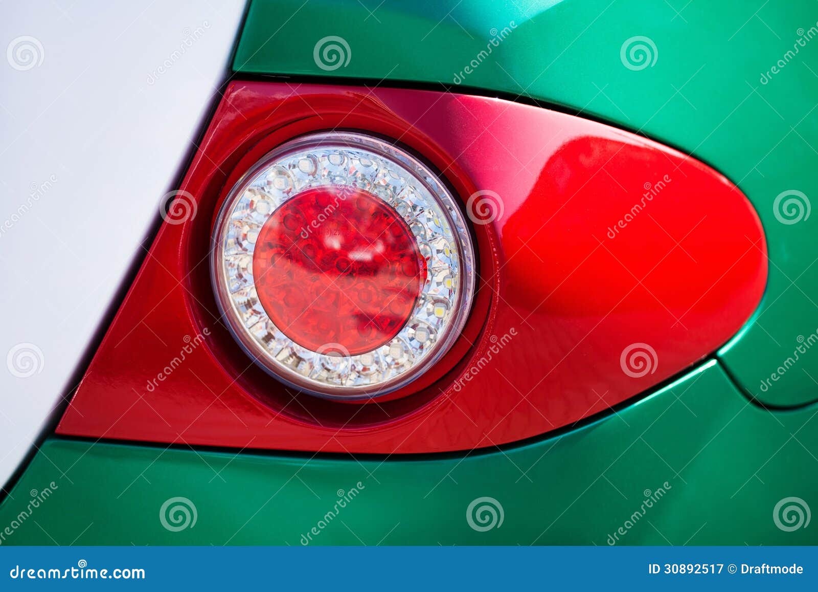 Auto achterlicht stock afbeelding. Image of ontwerp, glanzend - 30892517