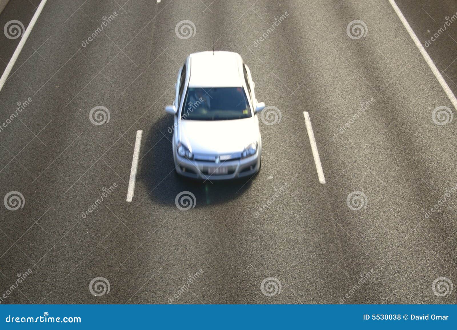 Auto auf Autobahn stockfoto. Bild von schön, laufwerk - 5530038