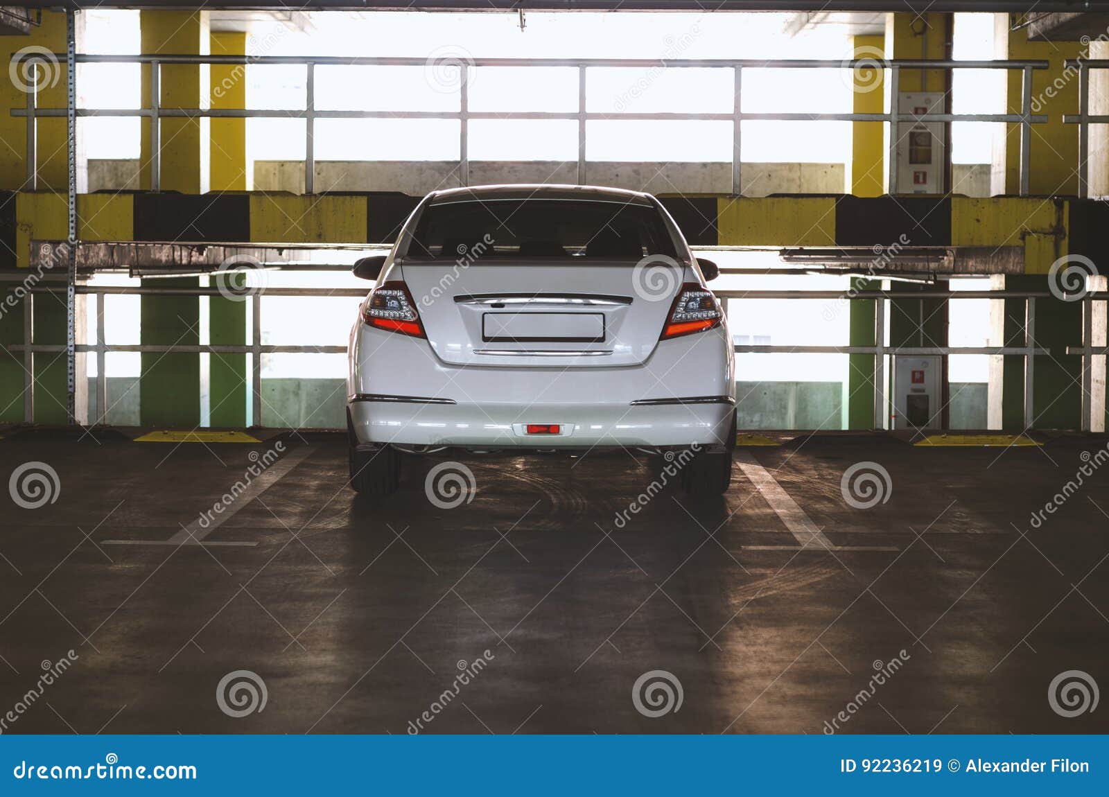 Auto auf Parken stockbild. Bild von stufe, parken, auto - 92236219