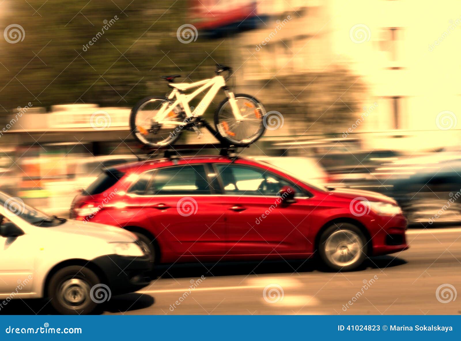 Auto die fiets vervoeren stock afbeelding. Image of rondreis - 41024823