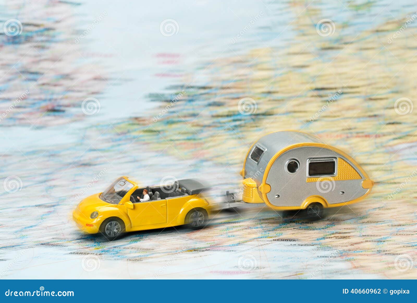 Auto En Caravan Op Een Kaart Stock Foto - Image of cultuur, nostalgisch ...