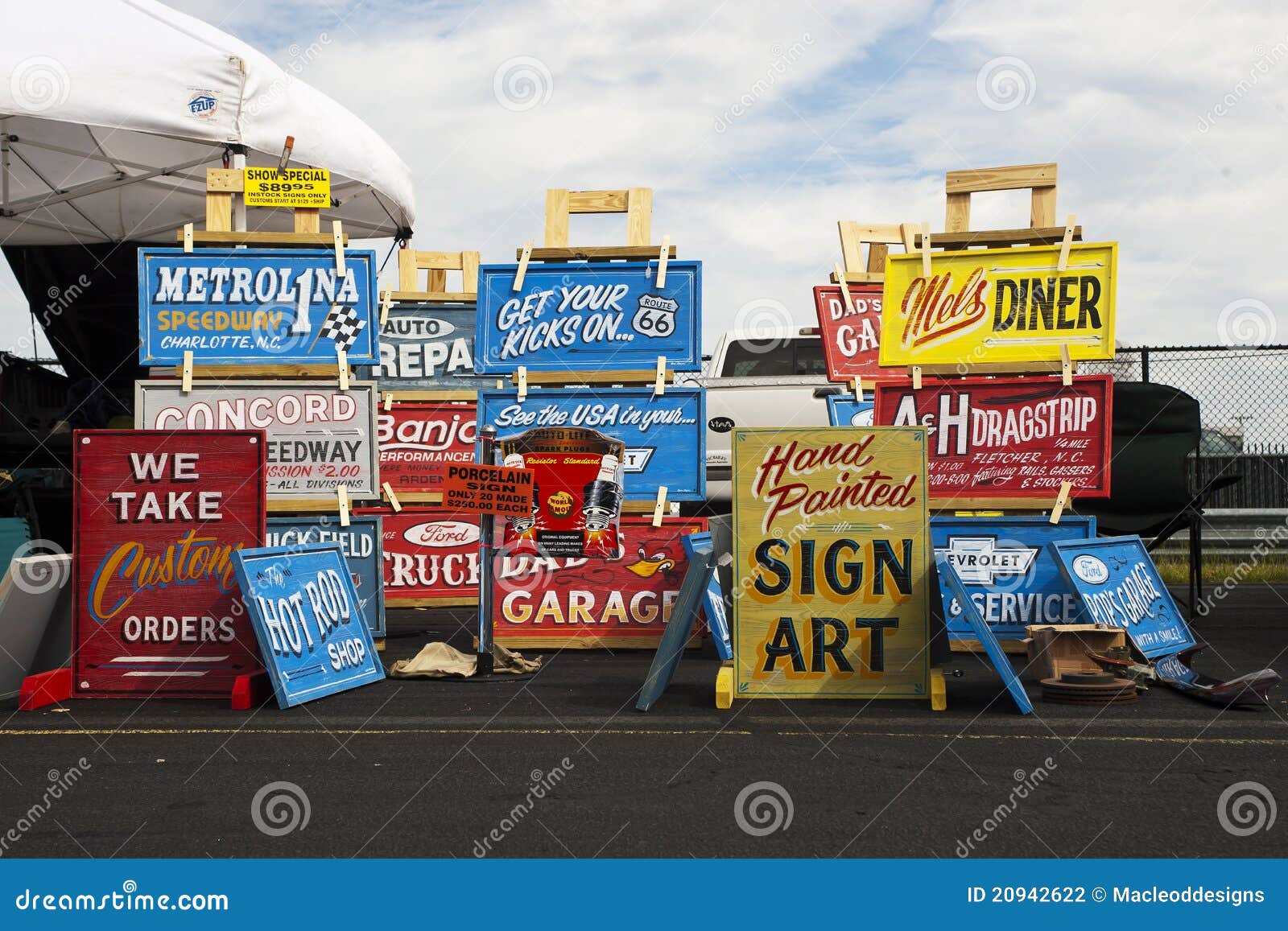 AUTO FAIR: Aug 27 Hand Painted Signs Editorial Photography - Image of ...
