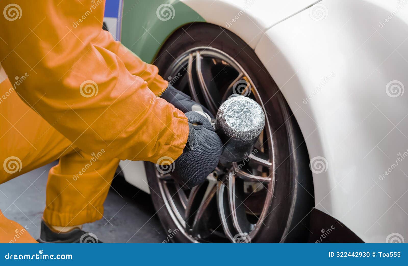 Auto Mechanic Changing Car Wheel in Garage Stock Photo - Image of ...