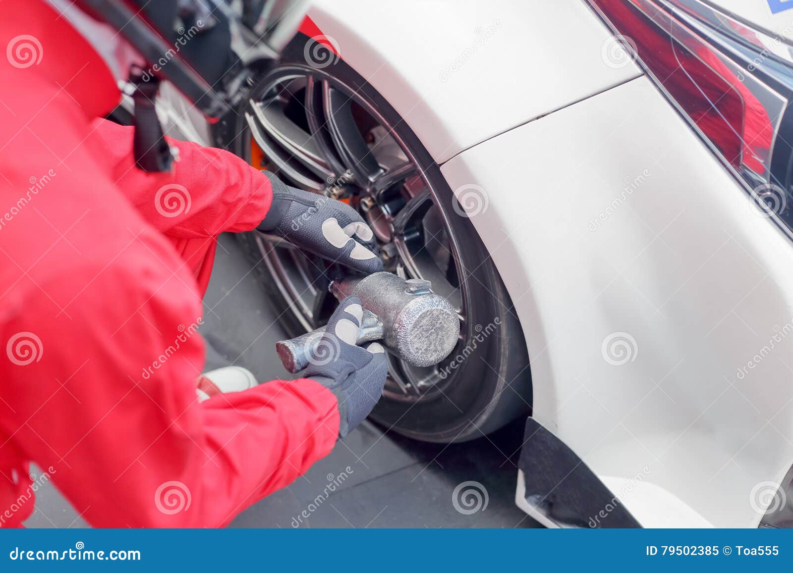 Auto Mechanic Changing Racing Car Wheel Stock Image - Image of racer ...
