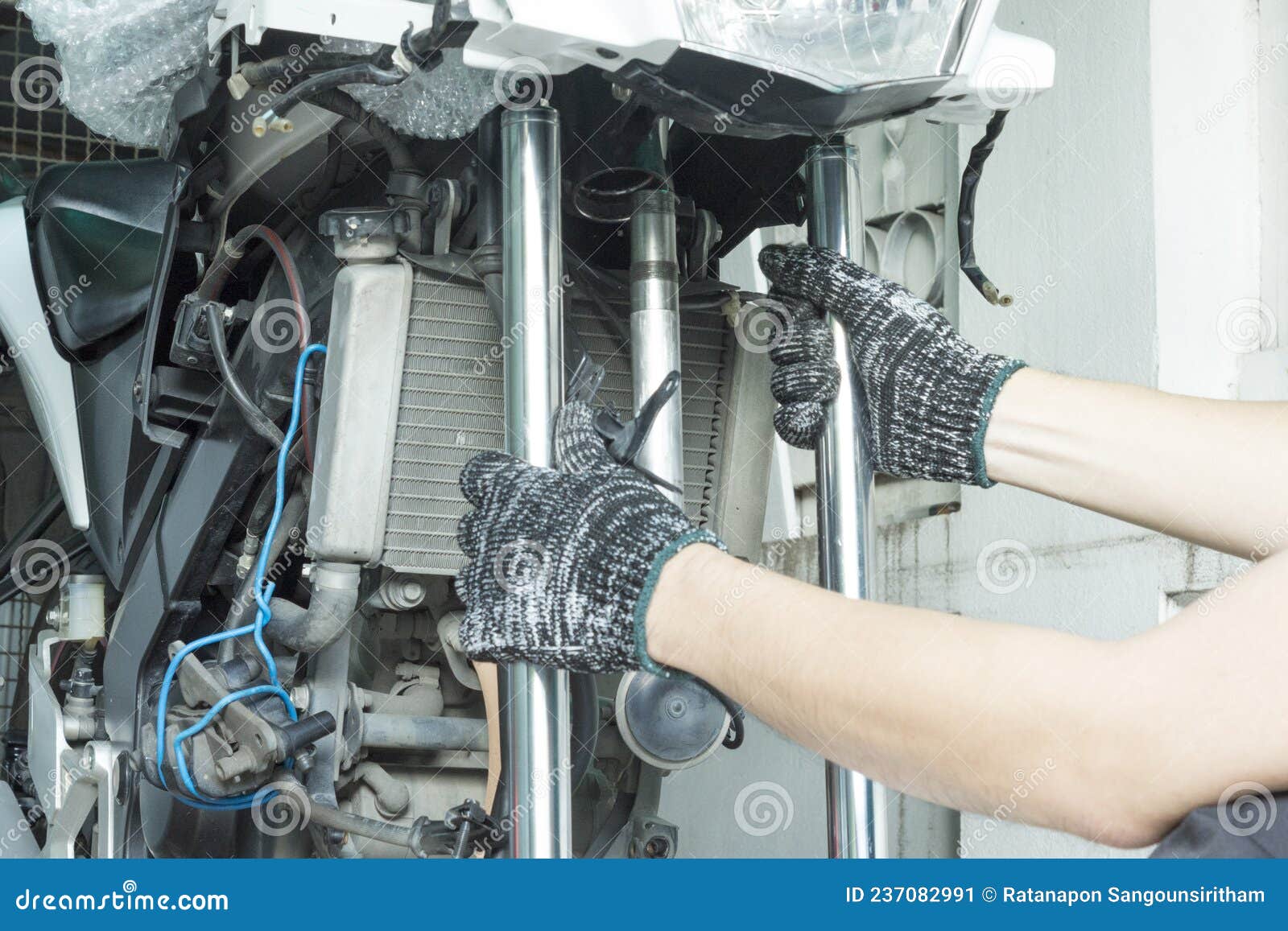 Auto Mechanic Disassembly Motorcycle Steering Stem, Motorcycle ...