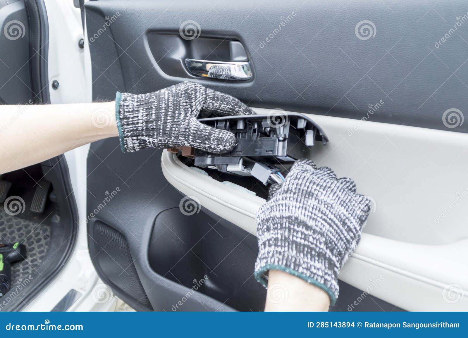 Auto Mechanic Remove Car Window Controls Panel, Car Maintenance Service ...