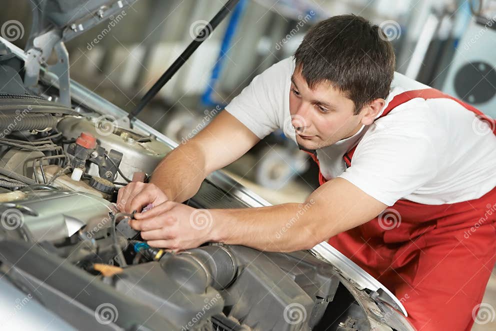 Auto mechanic at work stock image. Image of diesel, failure - 27022869