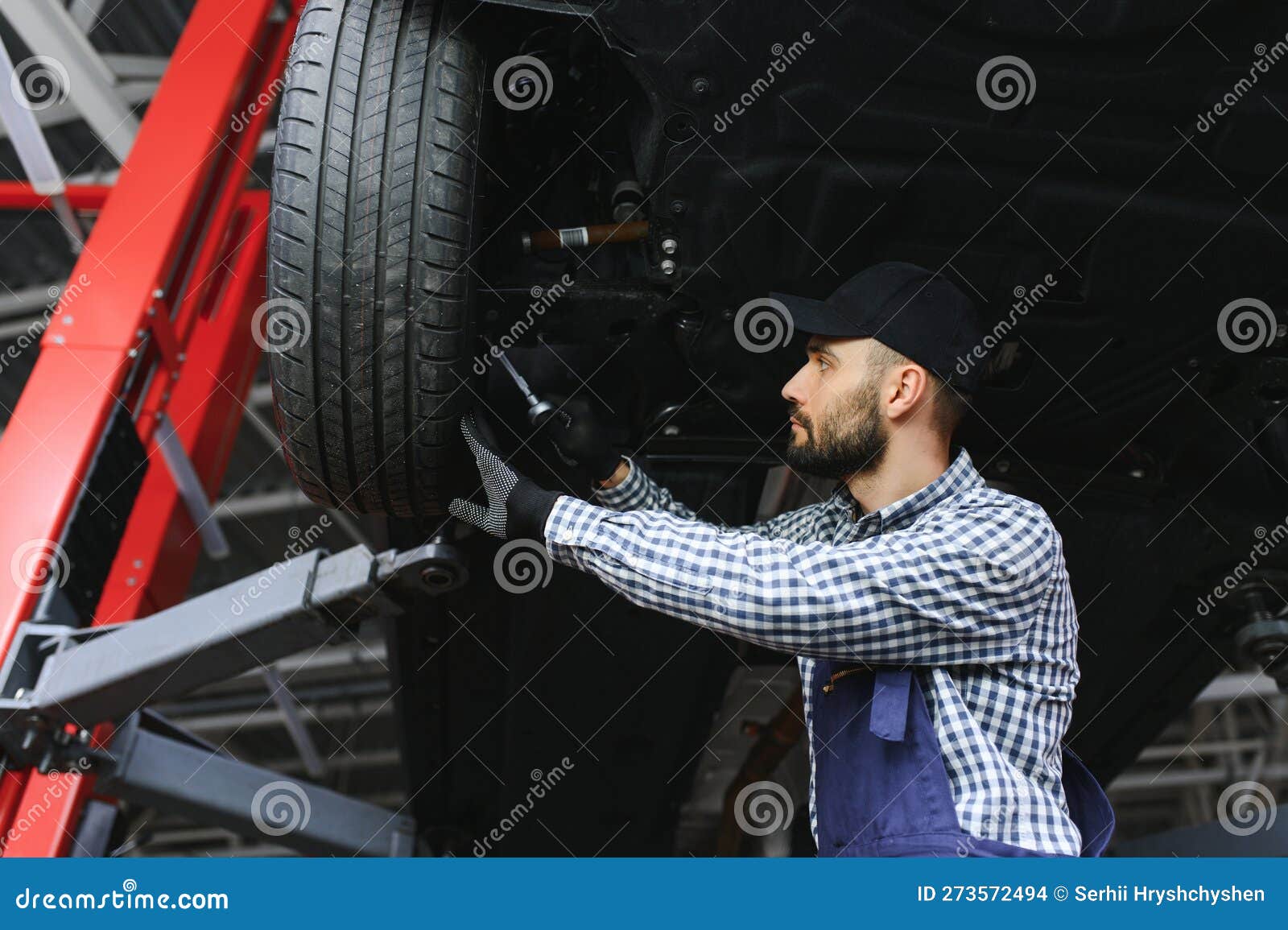 Auto Mechanic Working at Auto Repair Shop Stock Photo - Image of ...