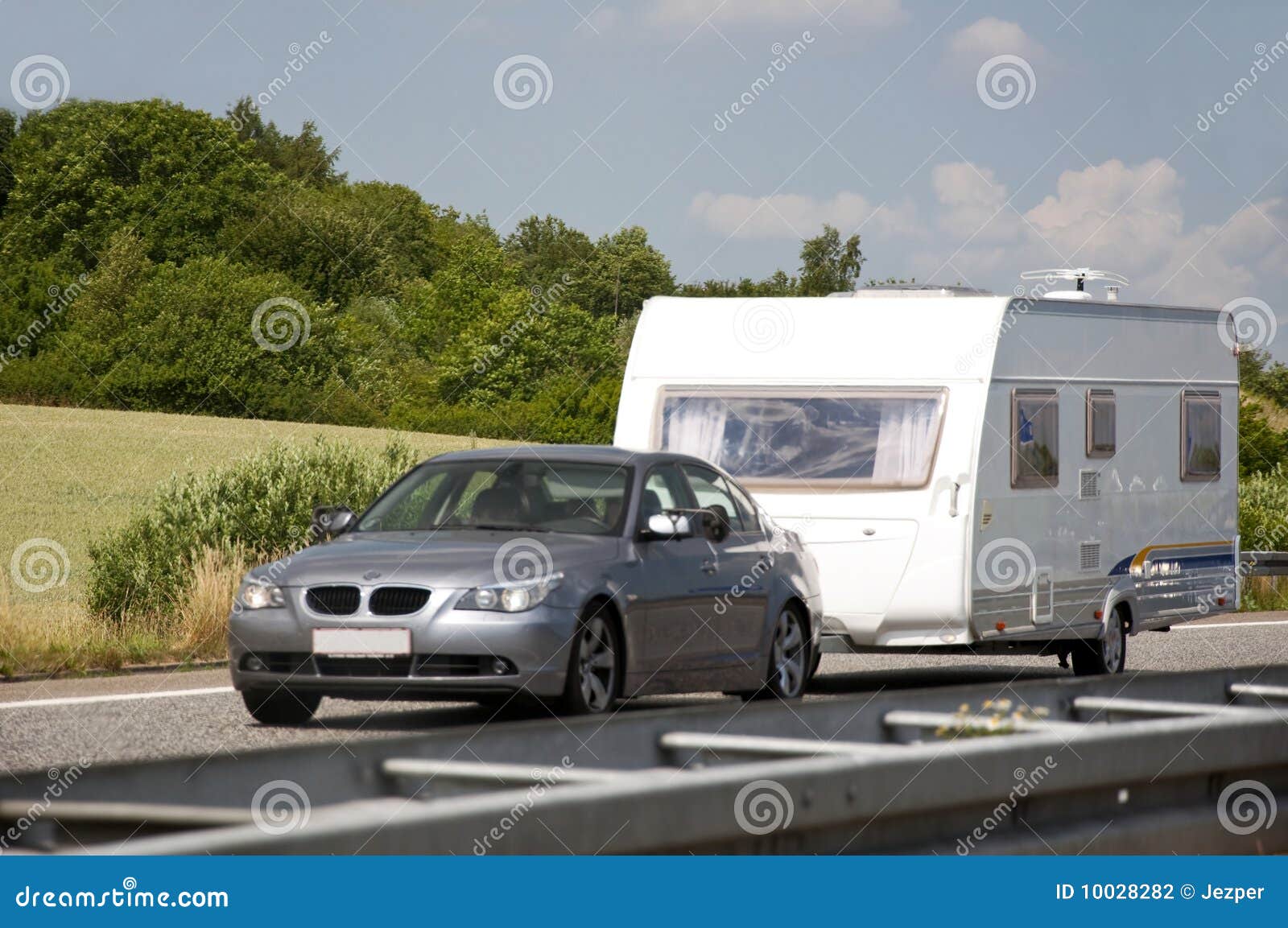 Auto met caravan stock foto. Image of vrijheid, caravan - 10028282