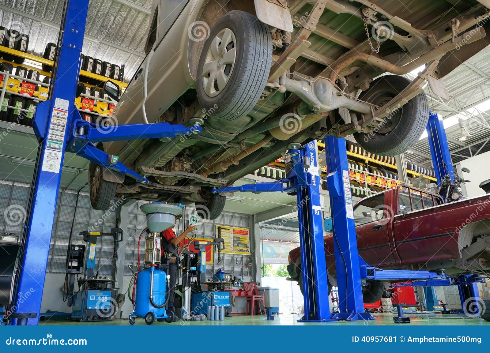 Auto Repair editorial photo. Image of damage, maintenance - 40957681