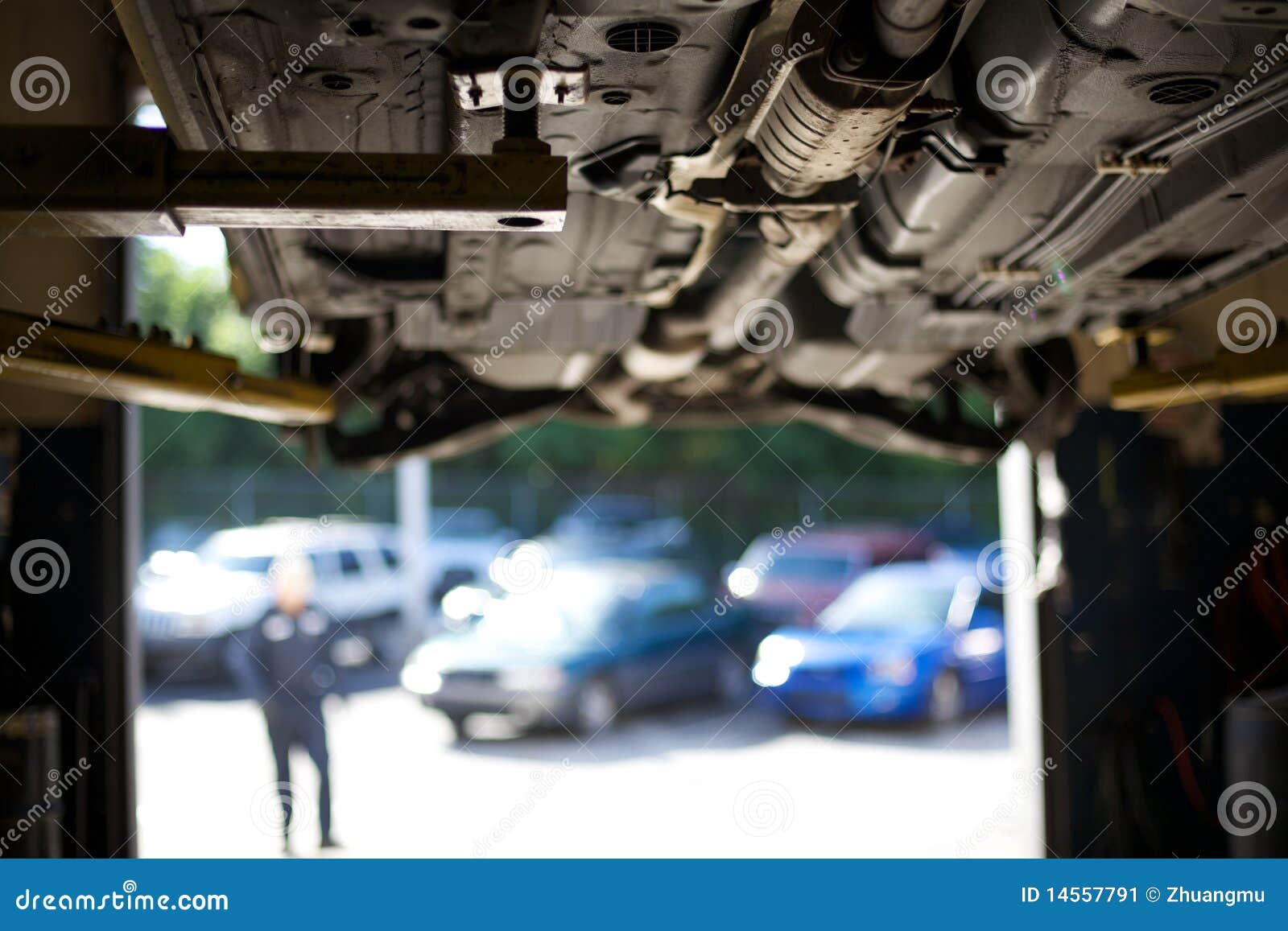 Auto repair shop, worker stock image. Image of factory - 14557791