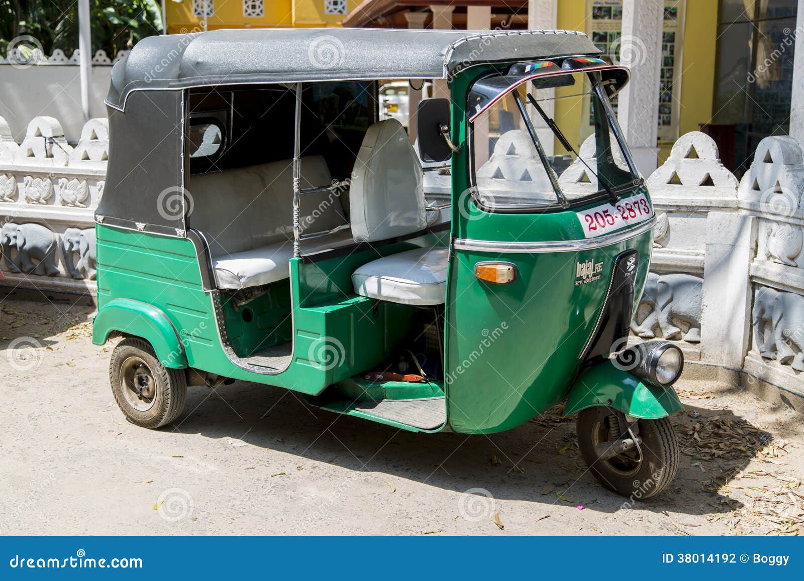 Auto rickshaw editorial photography. Image of vehicle - 38014192